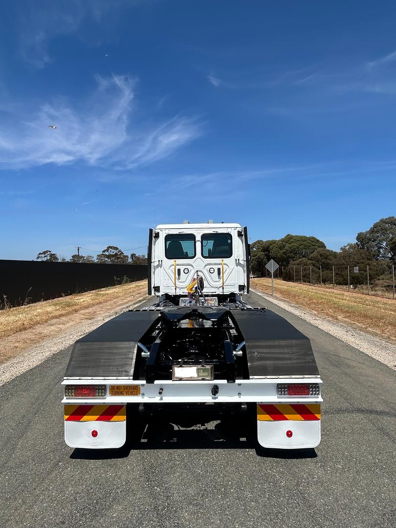 2022 Freightliner Cascadia 126 - WAKEFIELD TRUCKS