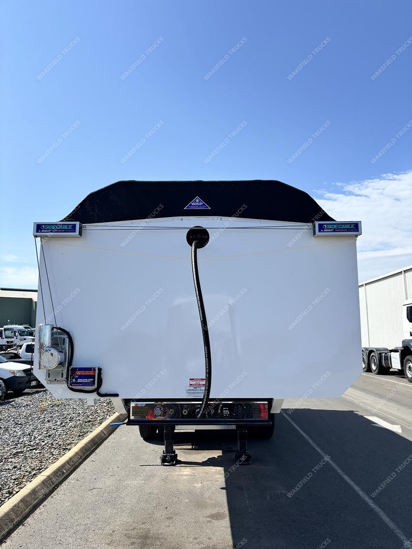 RLB Enterprises By Sonnex 28 foot civil spec - WAKEFIELD TRUCKS