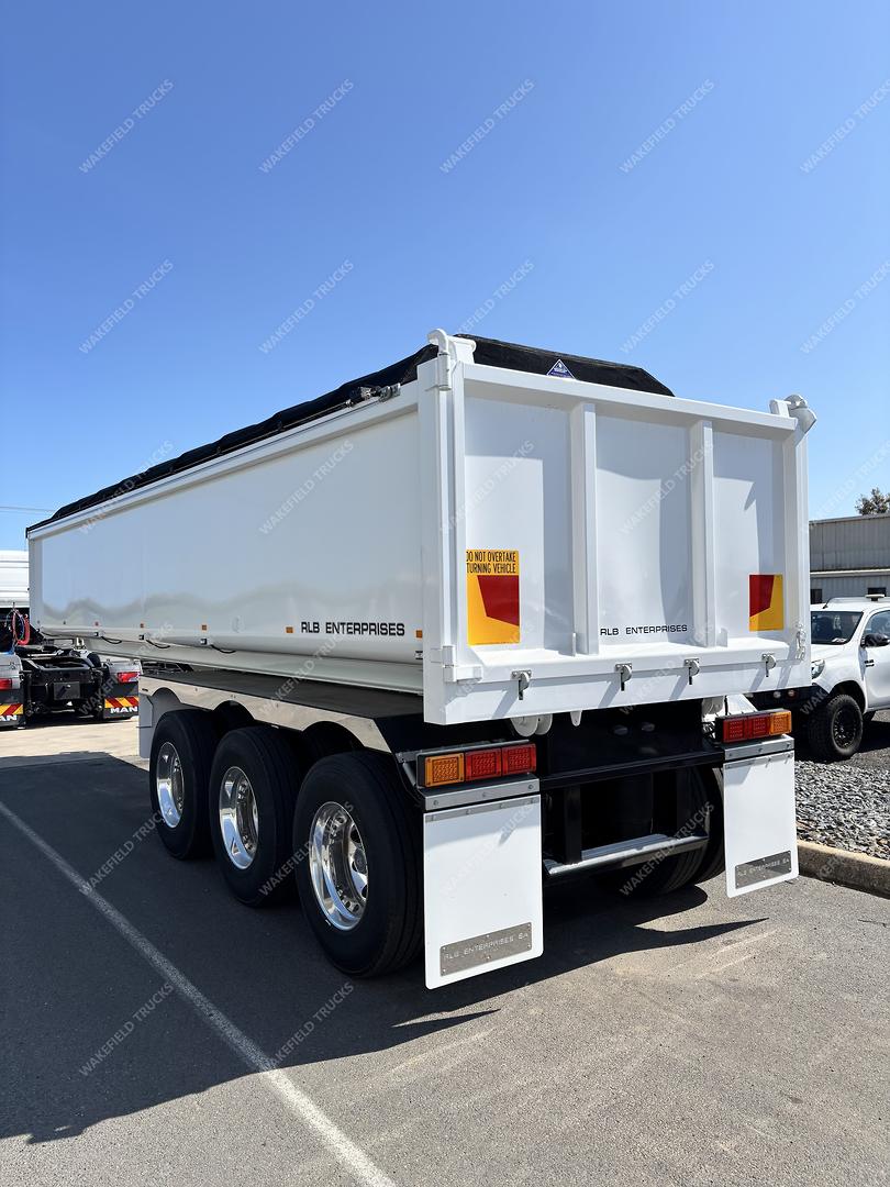 RLB Enterprises By Sonnex 28 foot civil spec - WAKEFIELD TRUCKS