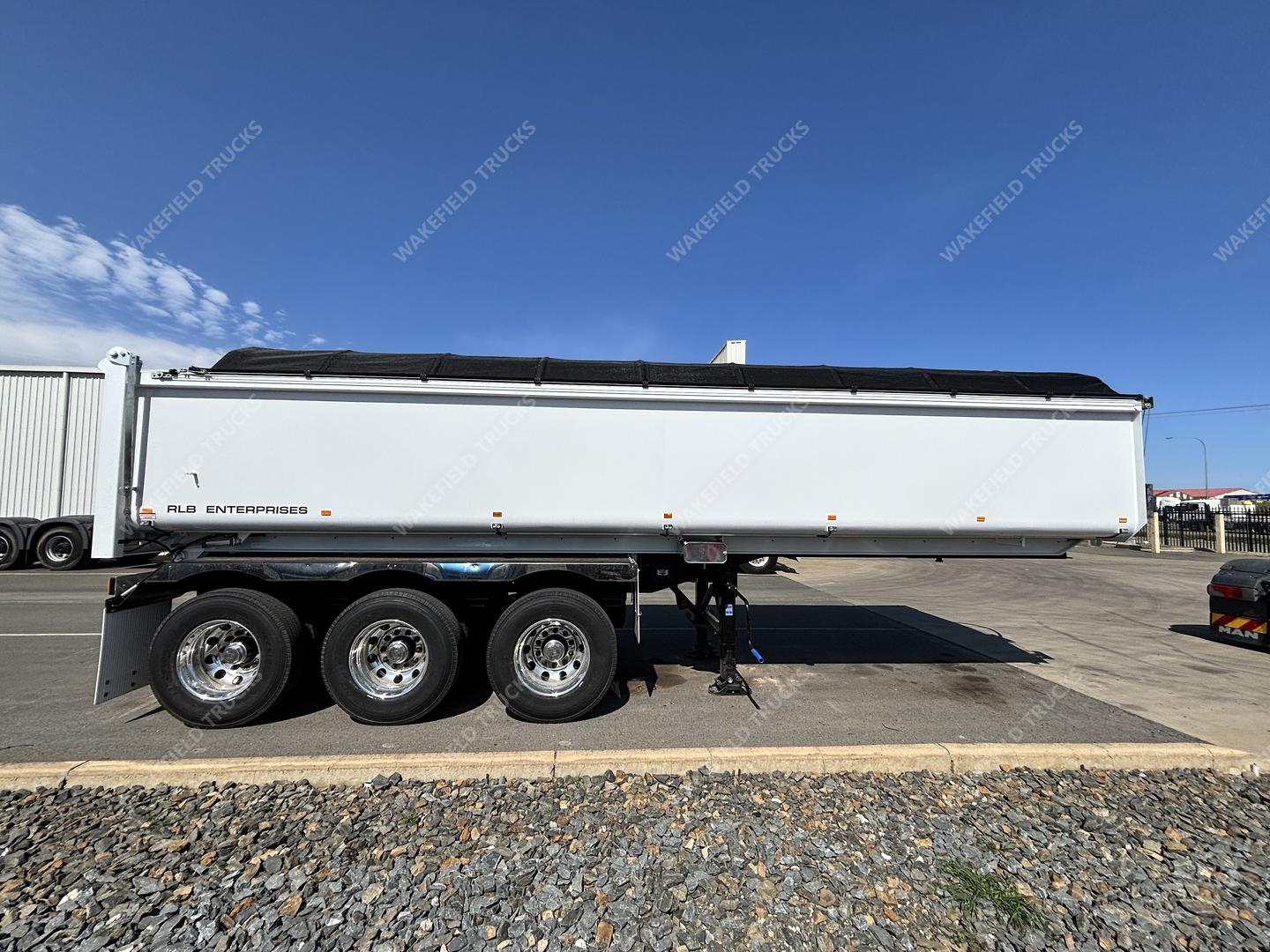 RLB Enterprises By Sonnex 28 foot civil spec - WAKEFIELD TRUCKS