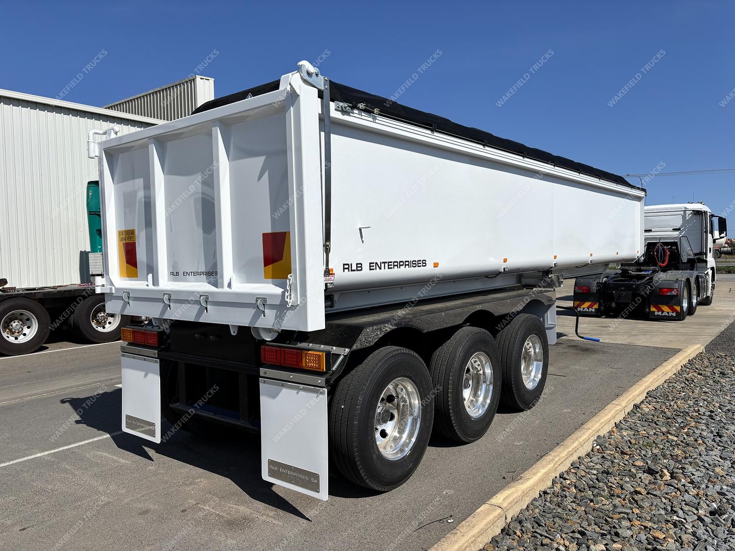 RLB Enterprises By Sonnex 28 foot civil spec - WAKEFIELD TRUCKS